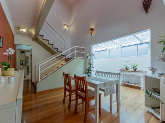 Casa tipo para venda com 3 quartos, 223m²