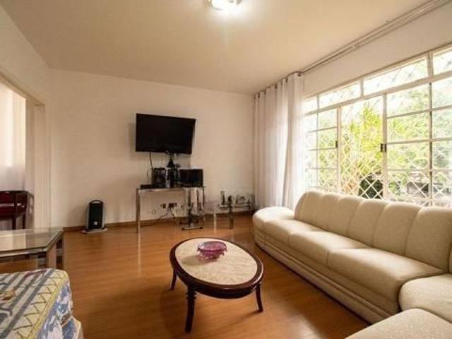 Casa tipo para venda com 3 quartos, 234m²