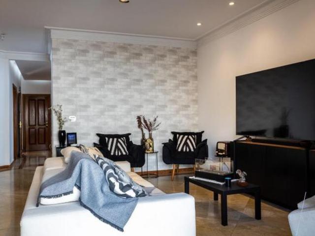 Casa tipo para venda com 3 quartos, 373m²