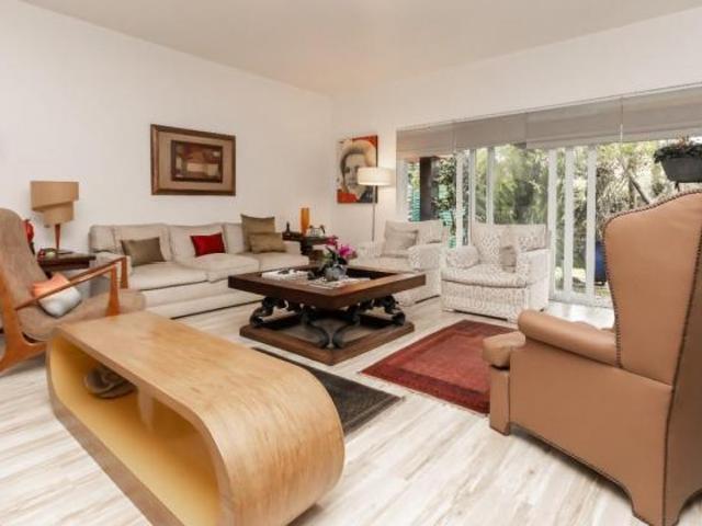 Casa tipo para venda com 3 quartos, 300m²