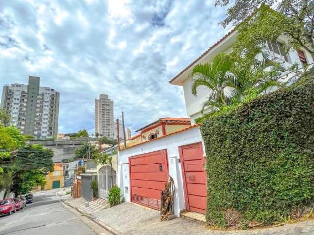 Casa tipo para venda com 3 quartos, 301m²