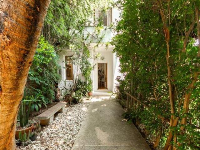 Casa tipo para venda com 3 quartos, 333m²