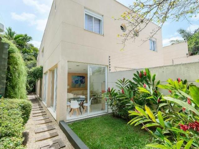 Casa tipo para venda com 3 quartos, 480m²