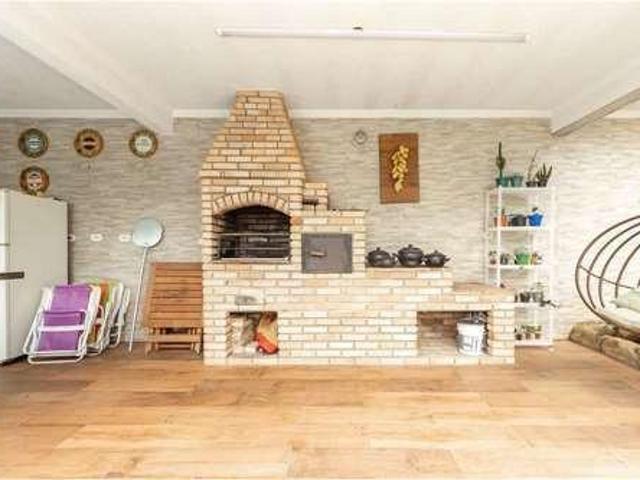 Casa tipo para venda com 3 quartos, 419m²