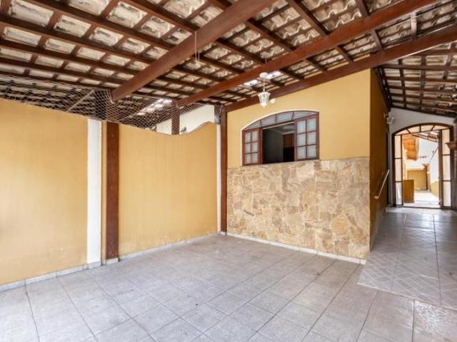Casa tipo para venda com 3 quartos, 80m²