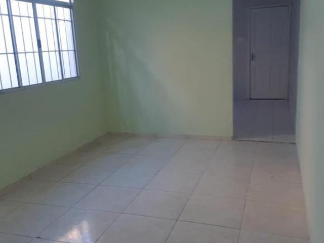 Casa tipo para venda com 3 quartos, 90m²
