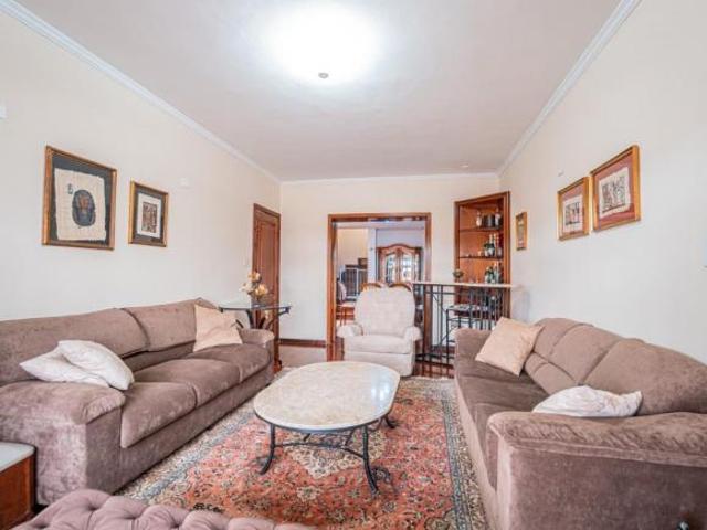 Casa tipo para venda com 2 quartos, sendo 1 suíte, 177m²