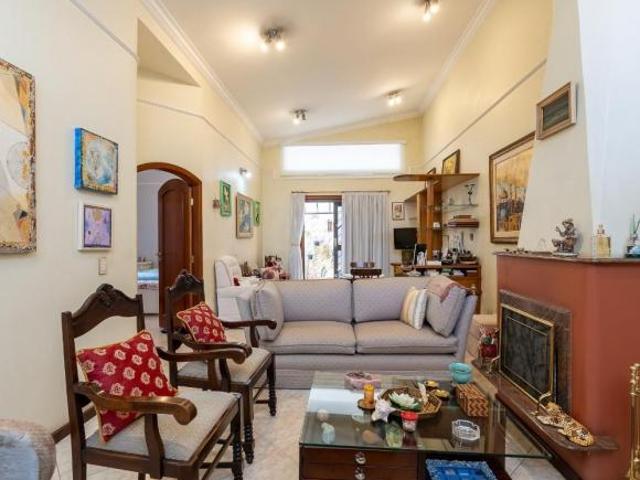 Casa tipo para venda com 2 quartos, sendo 2 suítes, 230m²