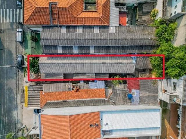 Casa tipo para venda com 7 quartos, 150m²