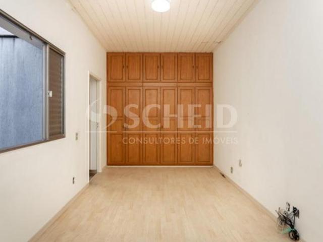 Casa tipo para venda com 4 quartos, sendo 1 suíte, 160m²