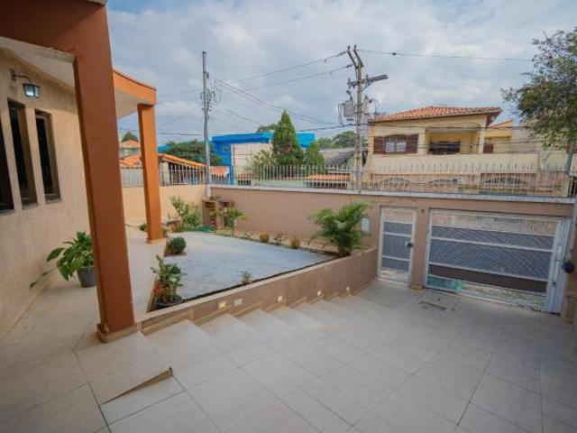 Casa tipo para venda com 4 quartos, sendo 1 suíte, 188m²
