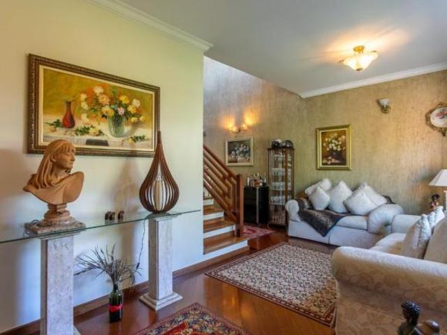 Casa tipo para venda com 4 quartos, sendo 1 suíte, 209m²