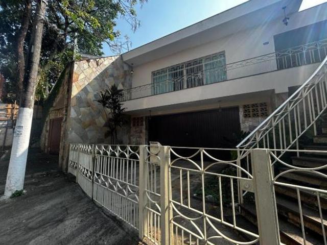 Casa tipo para venda com 4 quartos, sendo 1 suíte, 240m²