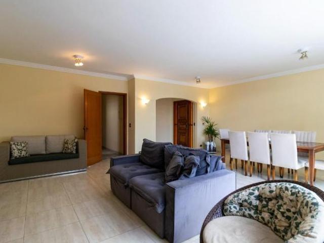 Casa tipo para venda com 4 quartos, sendo 1 suíte, 294m²