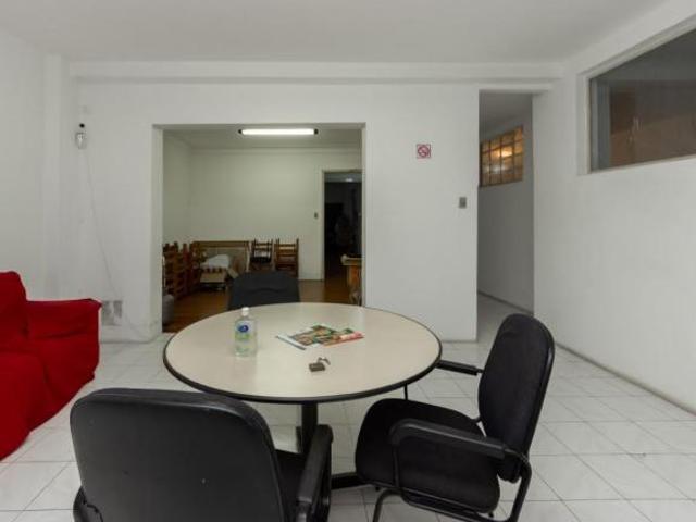 Casa tipo para venda com 4 quartos, sendo 1 suíte, 317m²