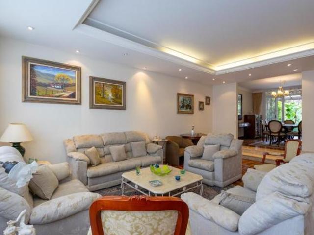 Casa tipo para venda com 4 quartos, sendo 1 suíte, 375m²