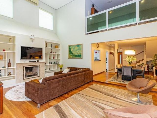 Casa tipo para venda com 4 quartos, sendo 1 suíte, 380m²