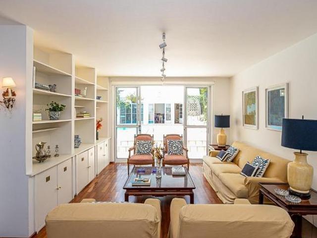 Casa tipo para venda com 4 quartos, sendo 1 suíte, 471m²