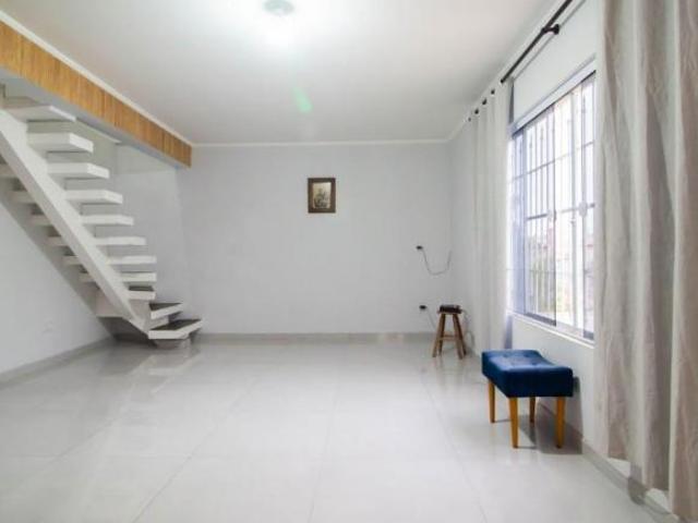 Casa tipo para venda com 4 quartos, sendo 2 suítes, 170m²