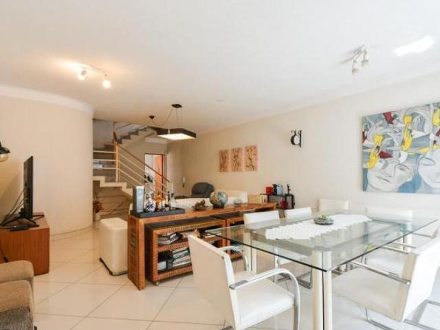 Casa tipo para venda com 4 quartos, sendo 2 suítes, 214m²