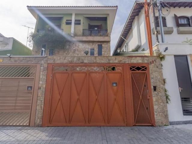 Casa tipo para venda com 4 quartos, sendo 2 suítes, 219m²