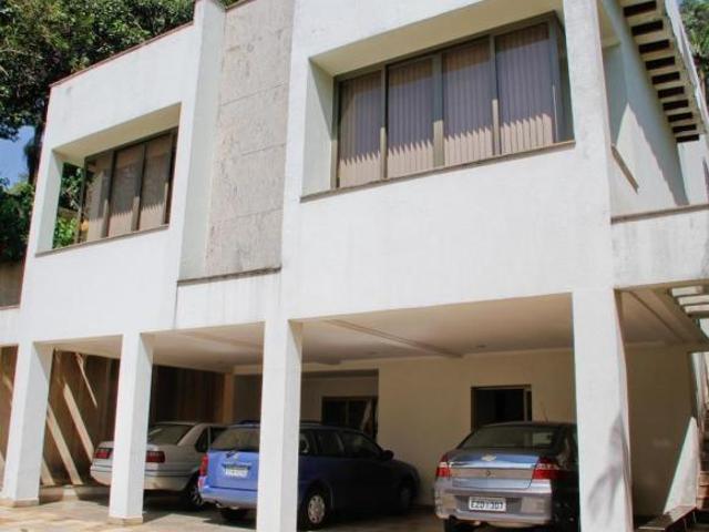 Casa tipo para venda com 4 quartos, sendo 2 suítes, 366m²