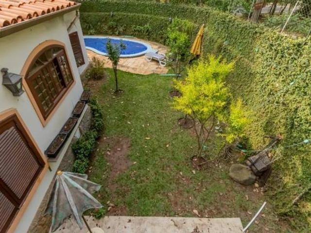 Casa tipo para venda com 4 quartos, sendo 2 suítes, 400m²
