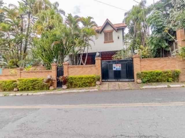 Casa tipo para venda com 4 quartos, sendo 2 suítes, 425m²