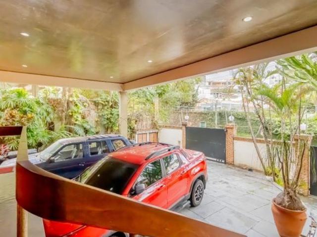 Casa tipo para venda com 4 quartos, sendo 2 suítes, 425m²
