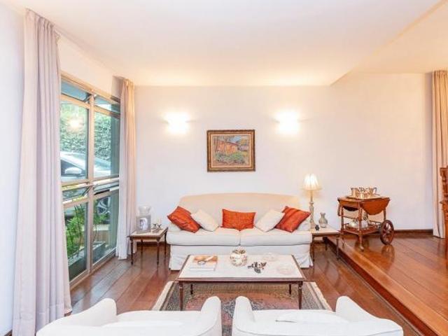 Casa tipo para venda com 4 quartos, sendo 2 suítes, 541m²