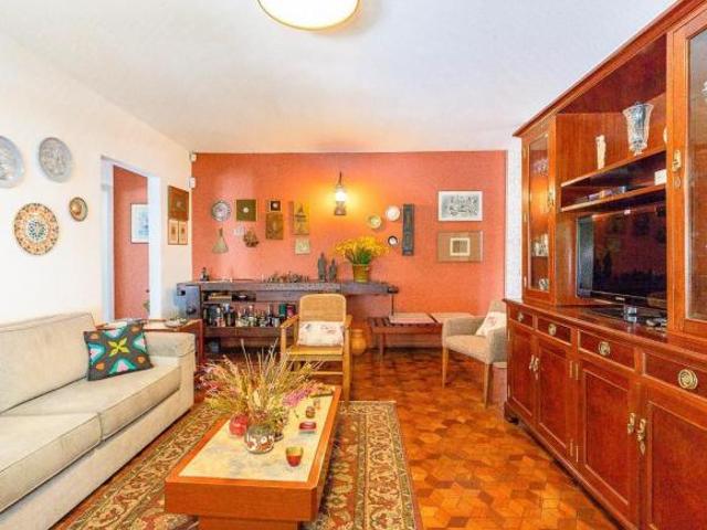 Casa tipo para venda com 4 quartos, sendo 3 suítes, 168m²