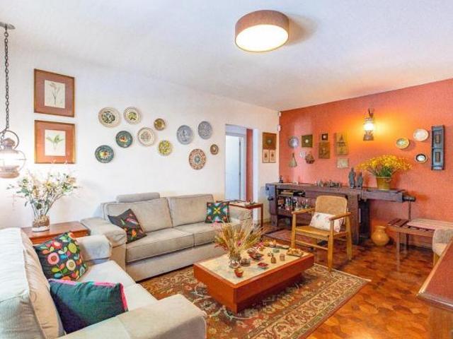 Casa tipo para venda com 4 quartos, sendo 3 suítes, 168m²