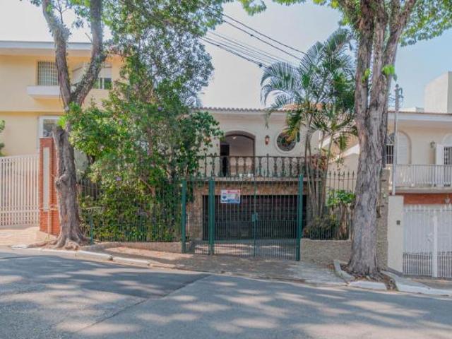 Casa tipo para venda com 4 quartos, sendo 3 suítes, 216m²