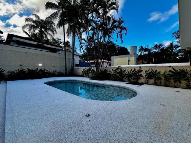 Casa tipo para venda com 4 quartos, sendo 3 suítes, 436m²