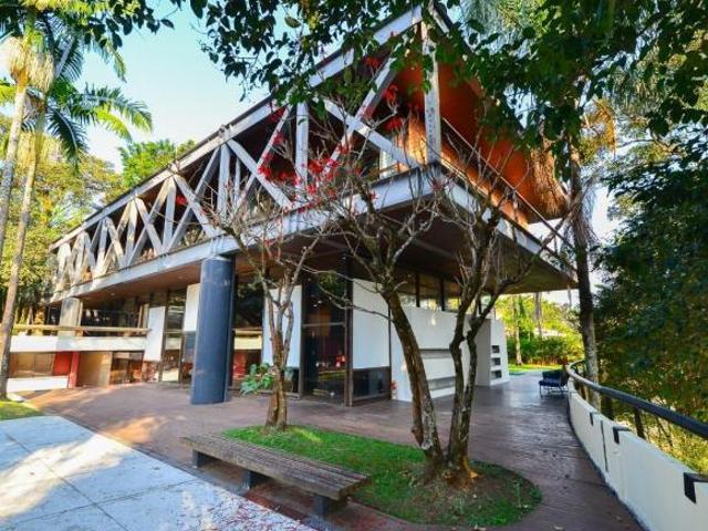Casa tipo para venda com 4 quartos, sendo 4 suítes, 1,245m²