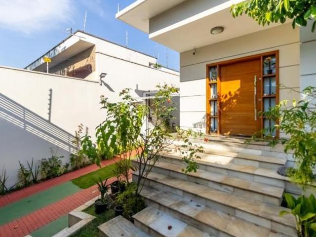 Casa tipo para venda com 4 quartos, sendo 4 suítes, 265m²
