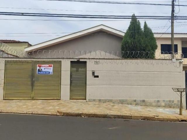 Casa tipo para venda com 4 quartos, sendo 4 suítes, 289m²