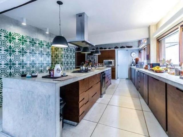 Casa tipo para venda com 4 quartos, sendo 4 suítes, 480m²