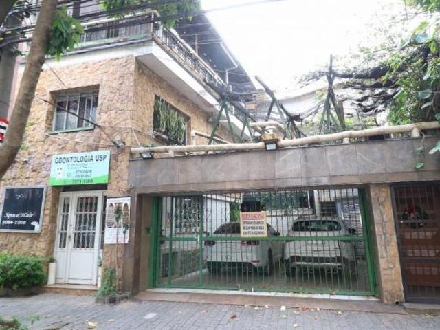 Casa tipo para venda com 4 quartos, sendo 4 suítes, 414m²