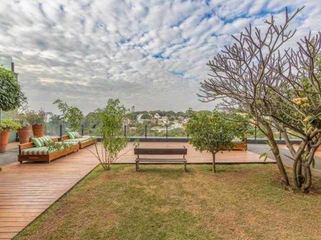 Casa tipo para venda com 4 quartos, sendo 4 suítes, 598m²
