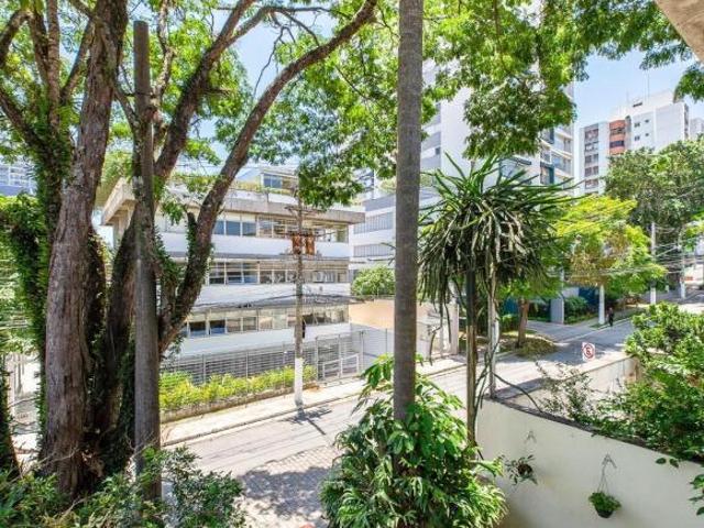 Casa tipo para venda com 4 quartos, 150m²
