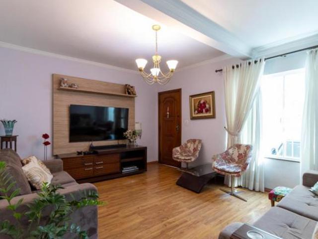 Casa tipo para venda com 4 quartos, 150m²