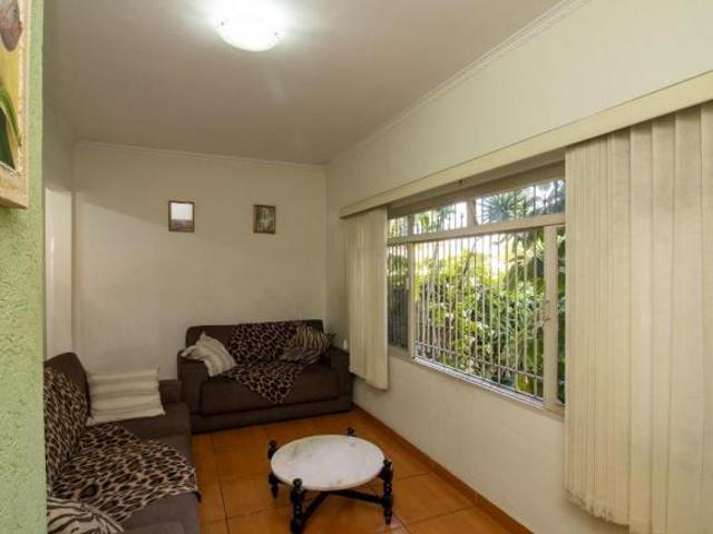 Casa tipo para venda com 4 quartos, 150m²
