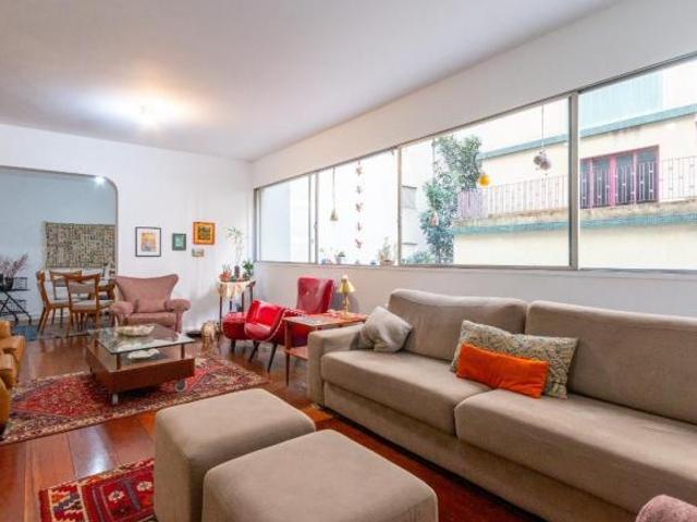 Casa tipo para venda com 4 quartos, 151m²