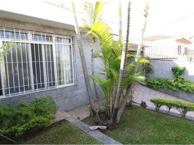 Casa tipo para venda com 4 quartos, 160m²