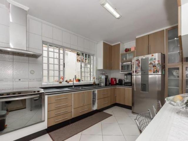 Casa tipo para venda com 4 quartos, 188m²