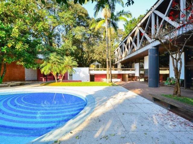 Casa tipo para venda com 4 quartos, 1,245m²