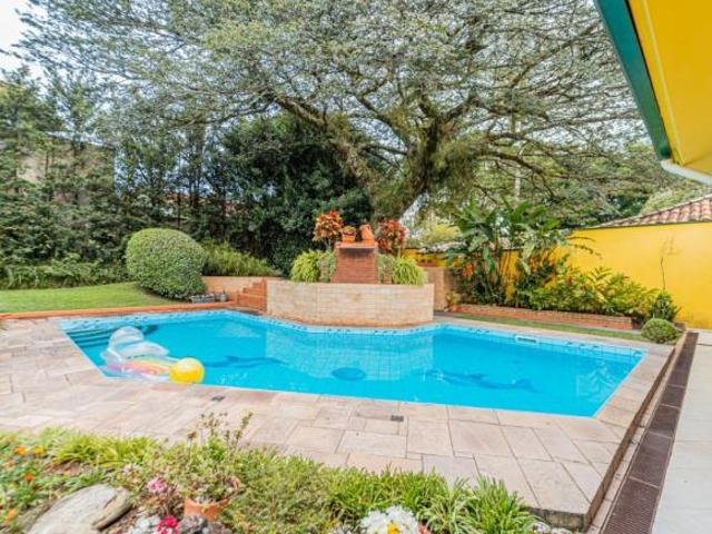 Casa tipo para venda com 4 quartos, 260m²