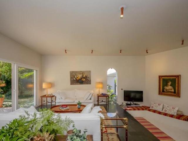 Casa tipo para venda com 4 quartos, 295m²