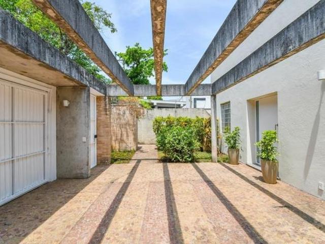 Casa tipo para venda com 4 quartos, 231m²